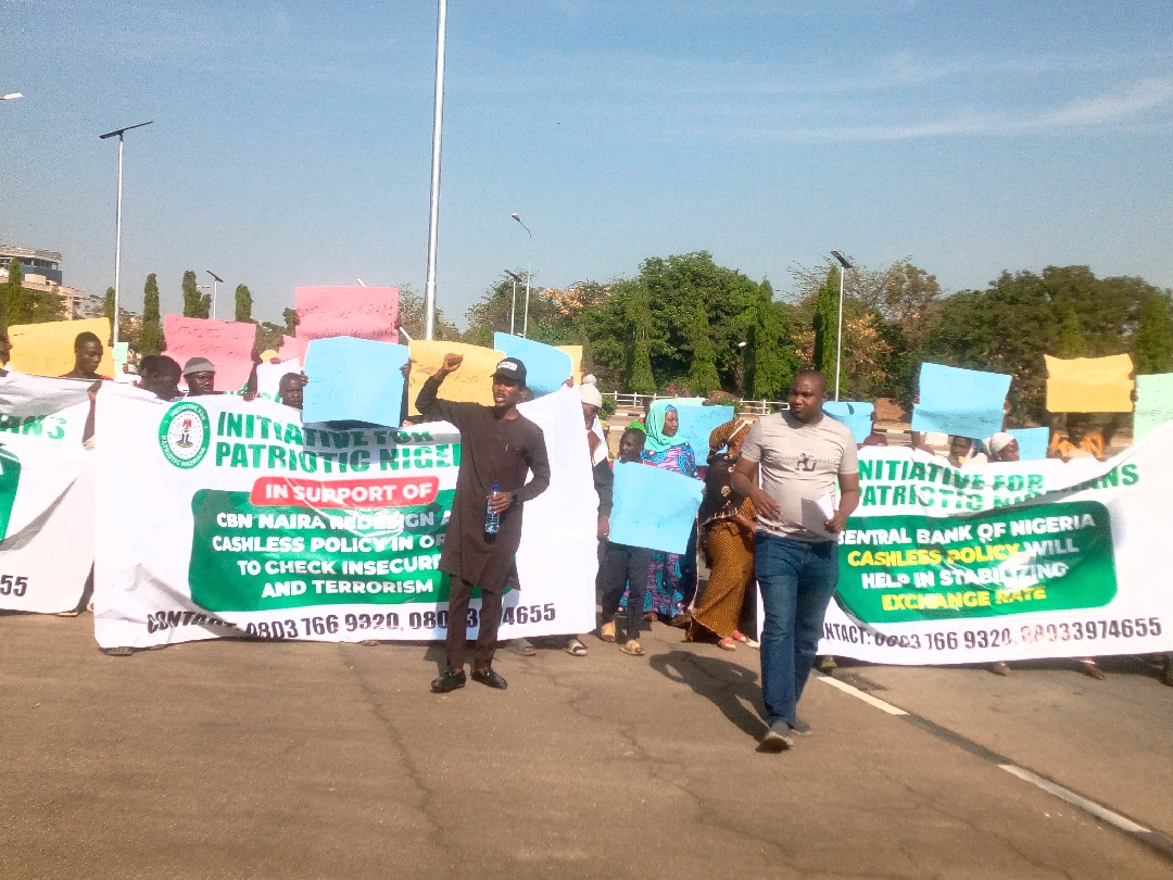 Group protests, seeks NASS support for CBN’s cashless policy - Time ...